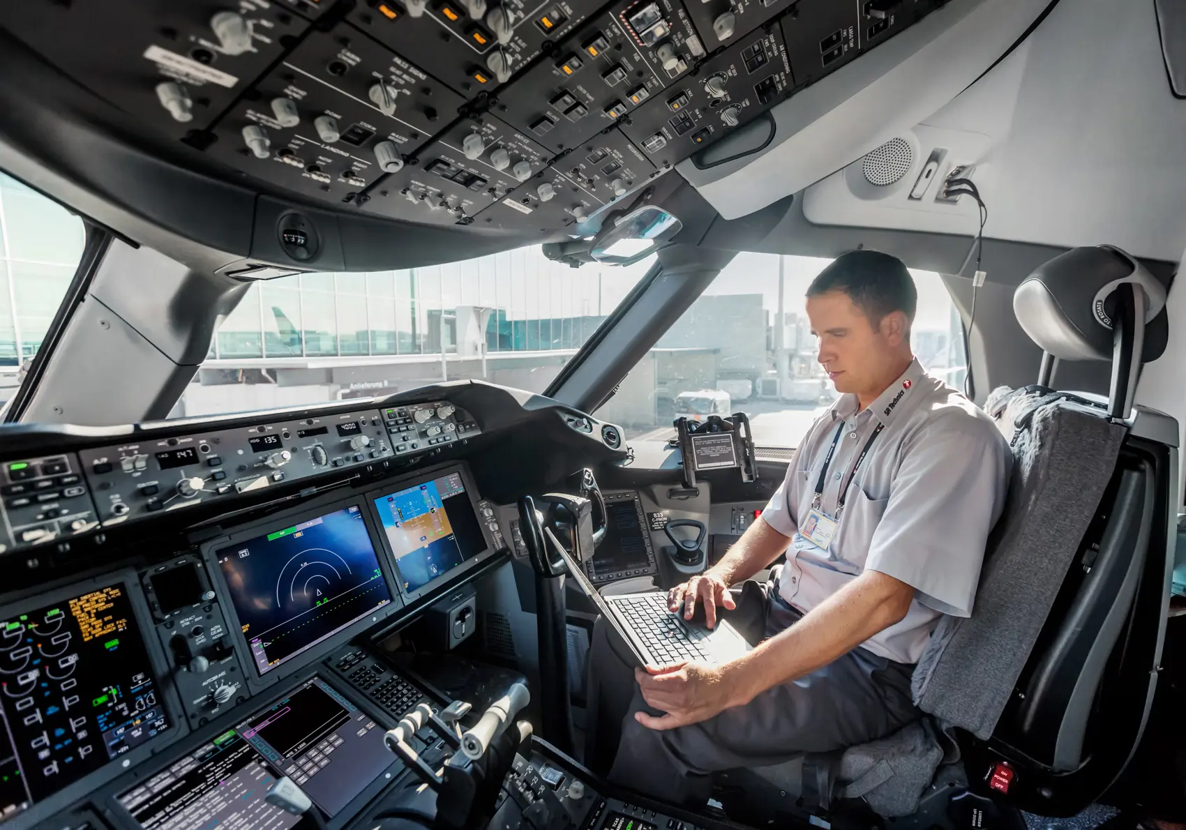 Worldwide AOG Recovery & Field Team Assistance | SR Technics